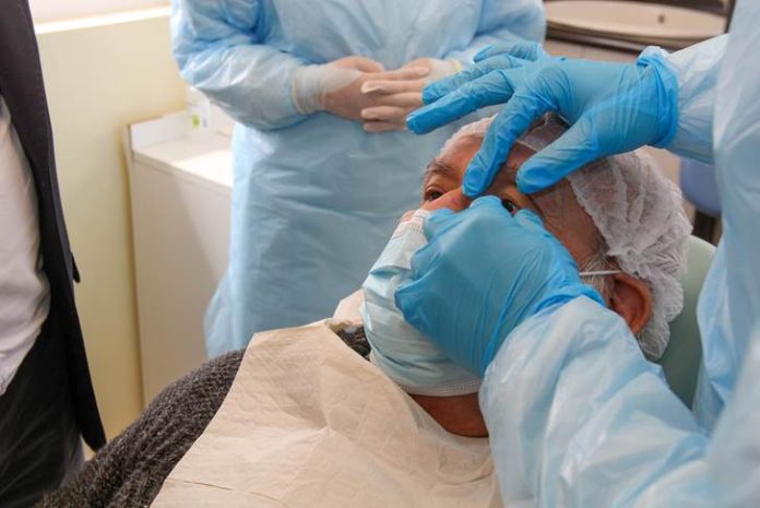 Hospital Calbuco realiza inédito tratamiento de prótesis ocular ...